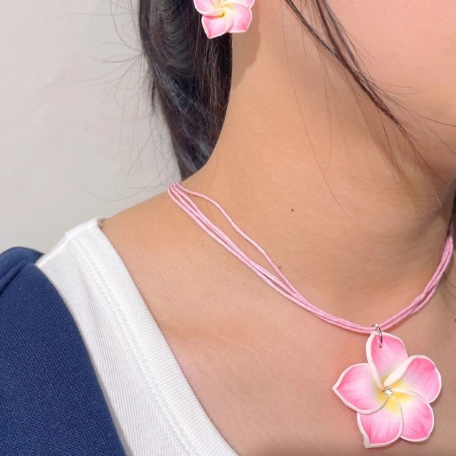 Frangipani necklace store
