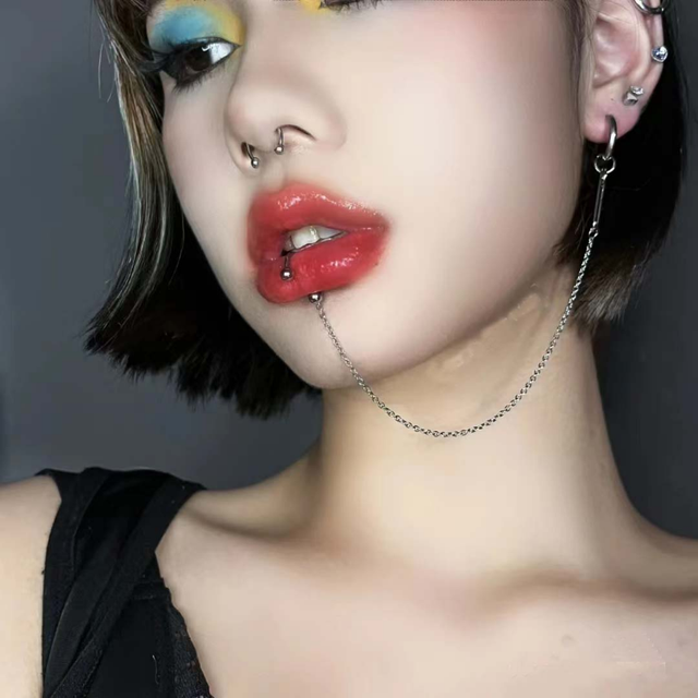 Vertical Labret Hoop